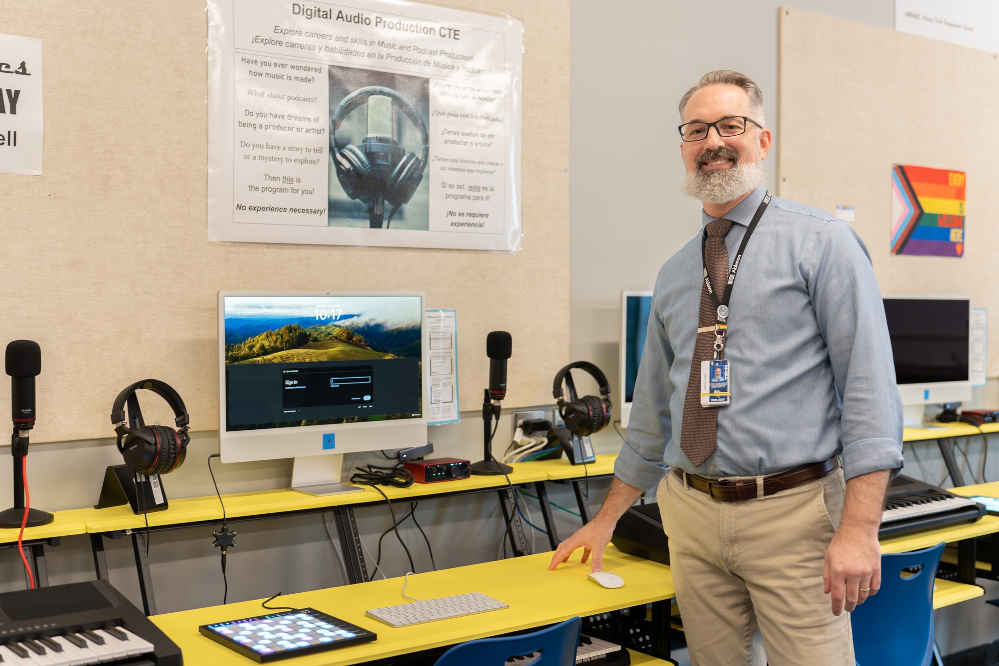 Woodburn High School teacher wins $25K grant for digital audio program ...