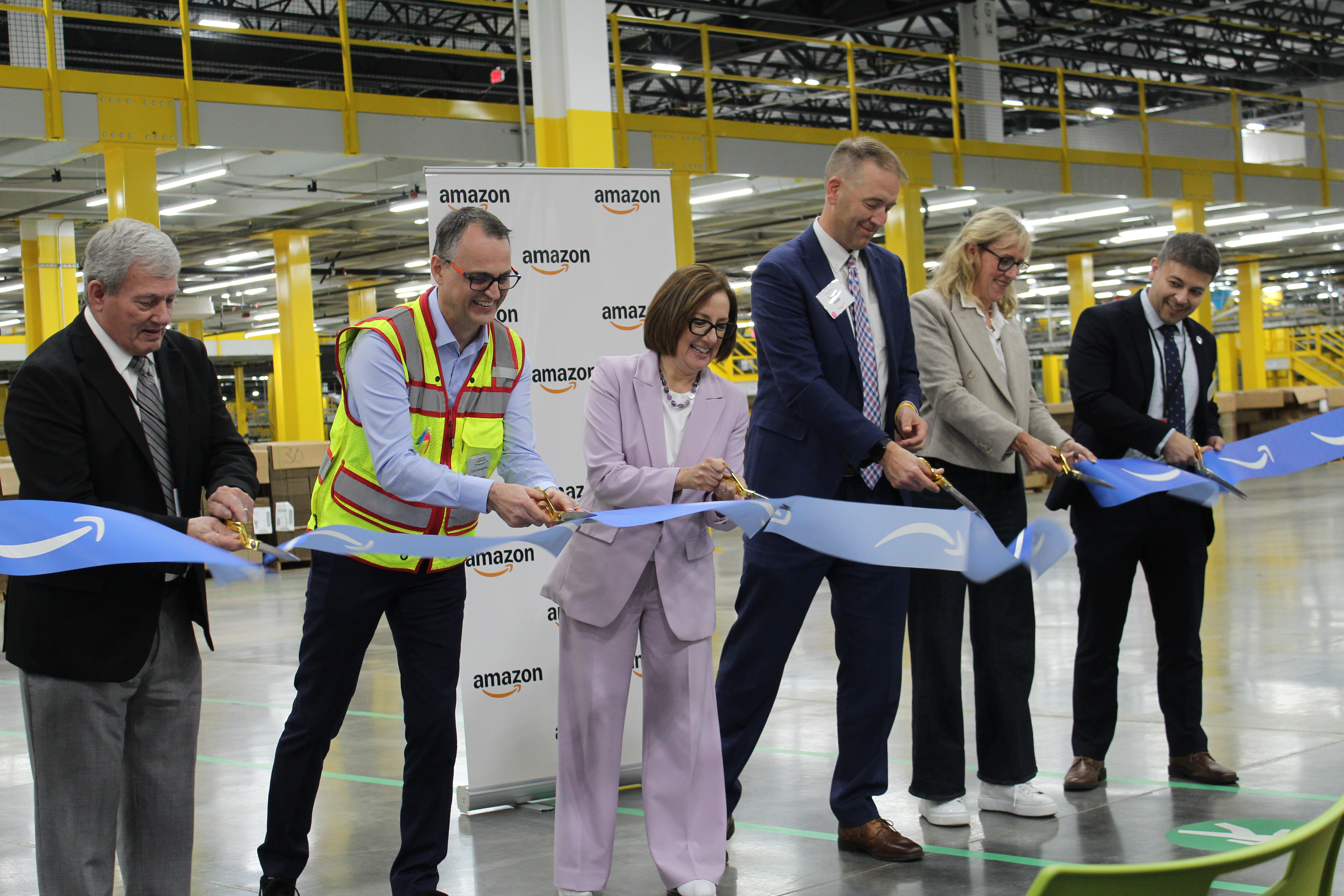 A look inside Woodburn’s new Amazon warehouse powered by people and ...
