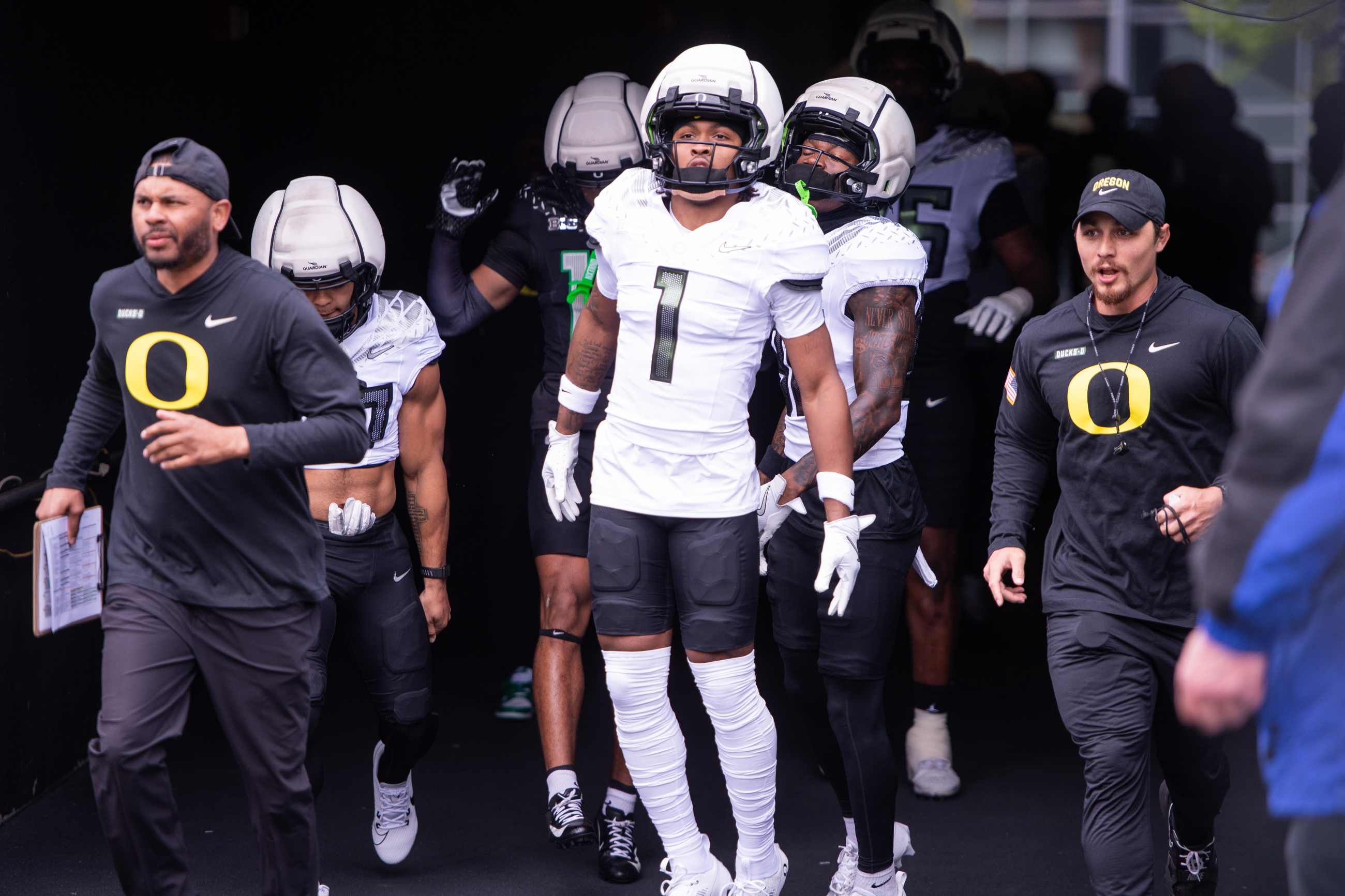 New docuseries ‘5-STAR’ features Oregon freshman Dakorien Moore | Woodburn Independent