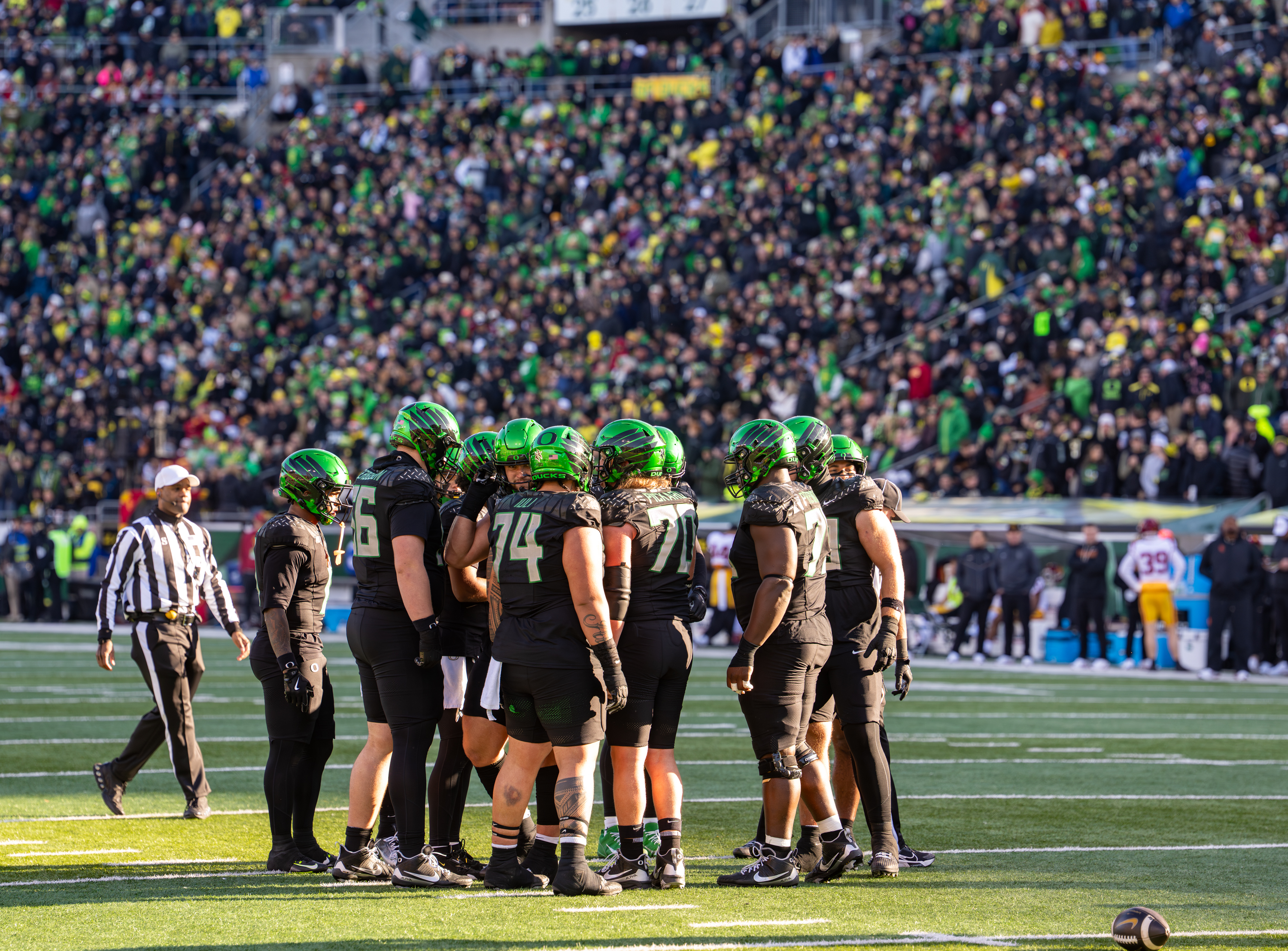 Oregon offensive line named Joe Moore Award finalists for third ...